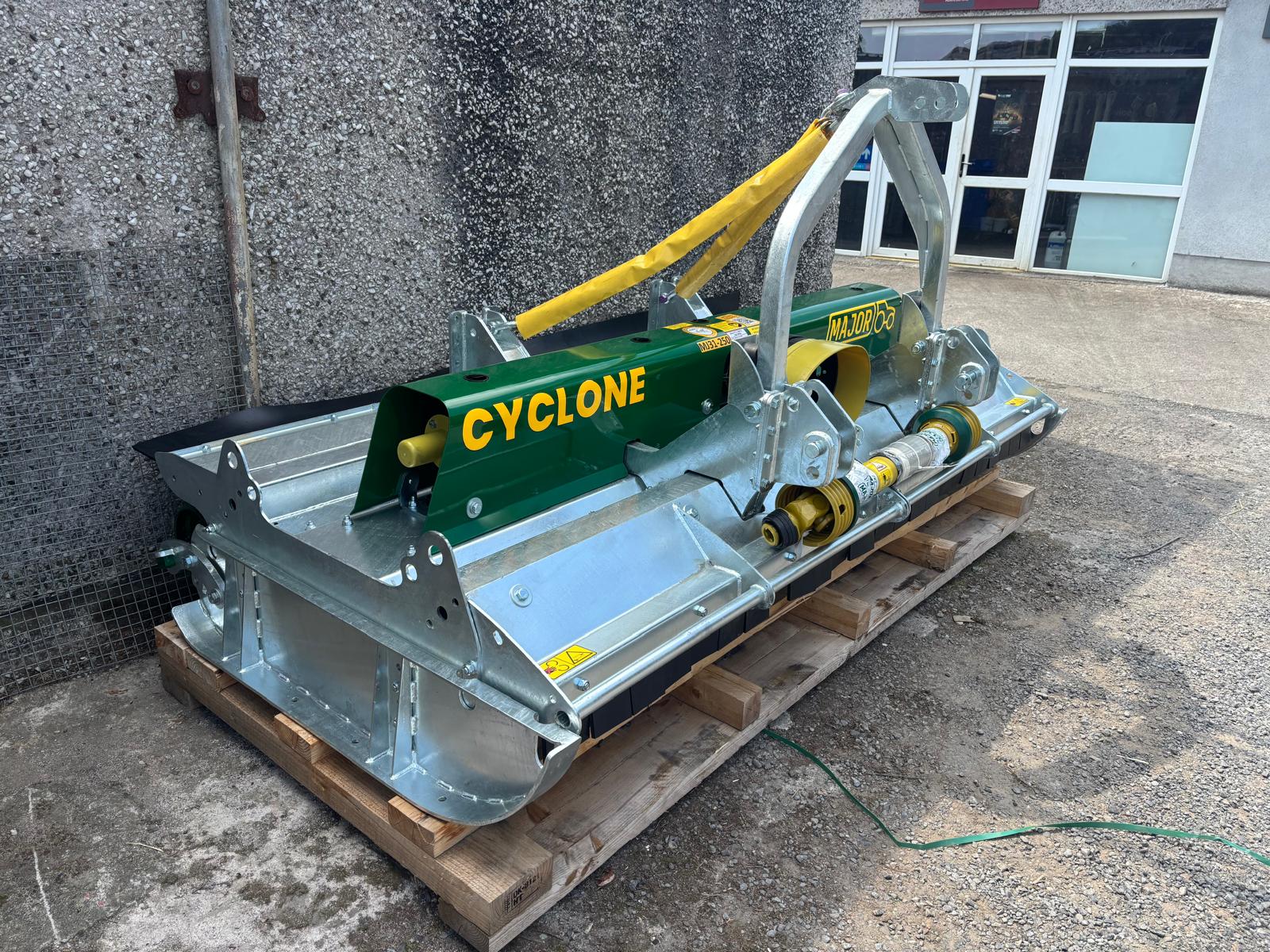 Major Cyclone MJ31-250 - Castlebar Farm Machinery